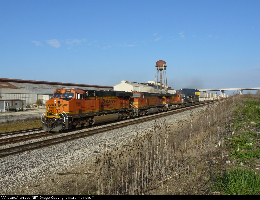BNSF 7569